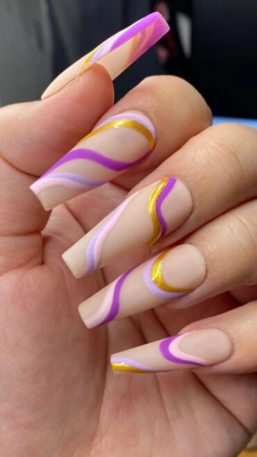 26 Amazing Swirl Nails You Should Try - Inspired Beauty