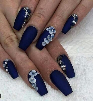 15 Amazing Midnight Blue Nails For an Elegant Look